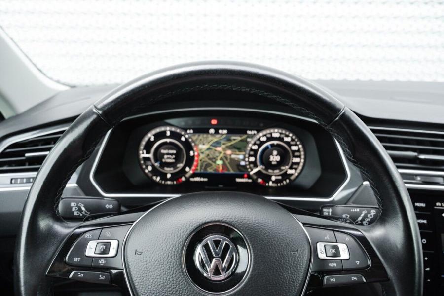 White Volkswagen Tiguan 2019 in Marupe, with an engine capacity of 2.00 L and mileage of 164 thousand km for 22150 €, photo 14 on AUTOMOTO.COM.LV