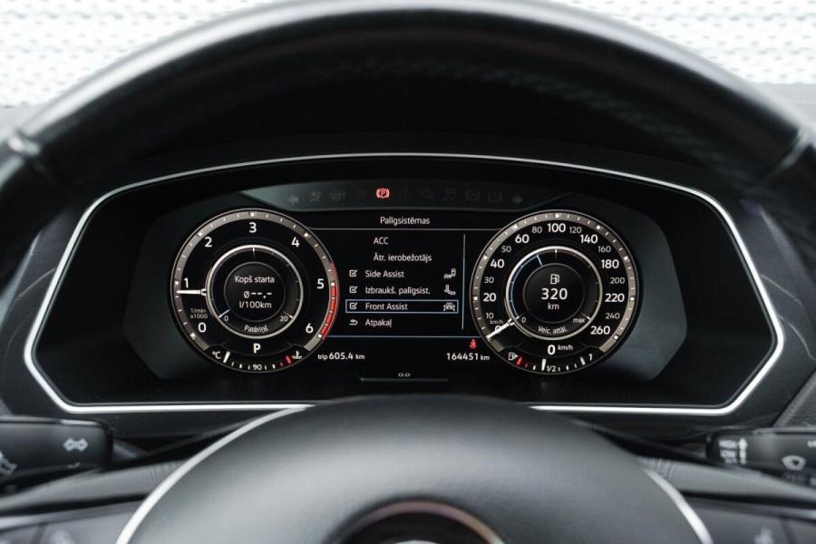 White Volkswagen Tiguan 2019 in Marupe, with an engine capacity of 2.00 L and mileage of 164 thousand km for 22150 €, photo 17 on AUTOMOTO.COM.LV