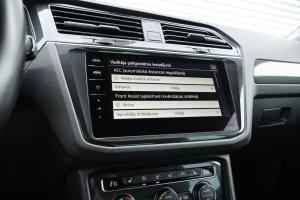 White Volkswagen Tiguan 2019 in Marupe, with an engine capacity of 2.00 L and mileage of 164 thousand km for 22150 €, photo 22 on AUTOMOTO.COM.LV