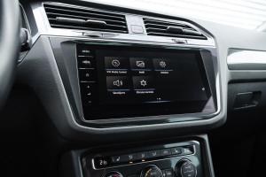 White Volkswagen Tiguan 2019 in Marupe, with an engine capacity of 2.00 L and mileage of 164 thousand km for 22150 €, photo 26 on AUTOMOTO.COM.LV