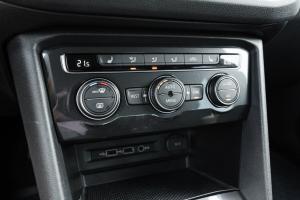 White Volkswagen Tiguan 2019 in Marupe, with an engine capacity of 2.00 L and mileage of 164 thousand km for 22150 €, photo 28 on AUTOMOTO.COM.LV