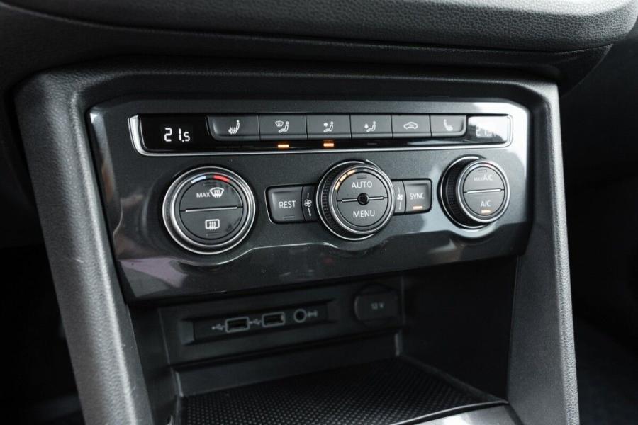 White Volkswagen Tiguan 2019 in Marupe, with an engine capacity of 2.00 L and mileage of 164 thousand km for 22150 €, photo 28 on AUTOMOTO.COM.LV