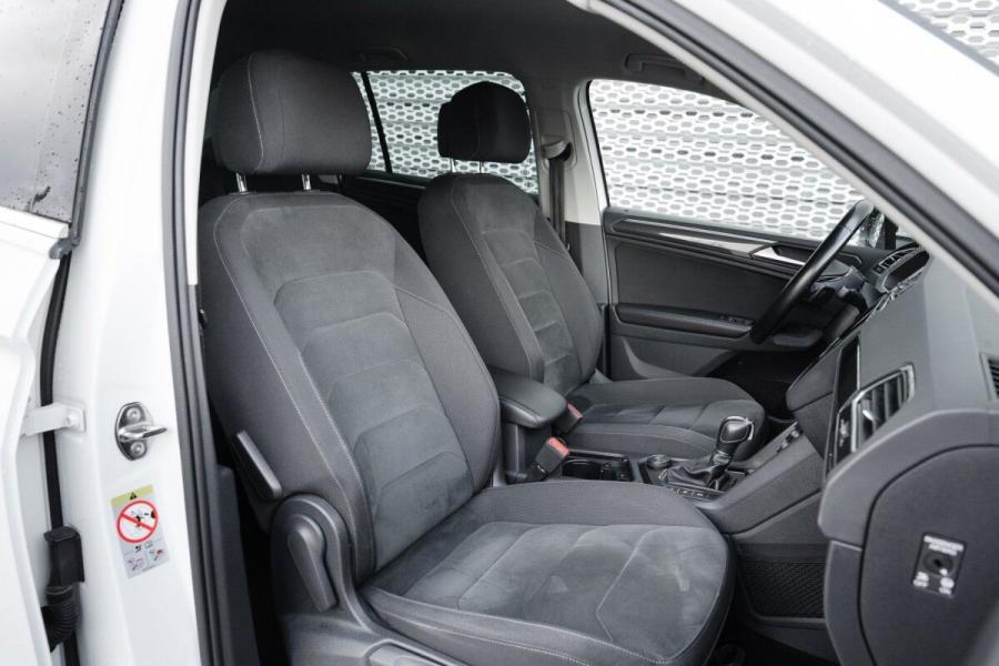 White Volkswagen Tiguan 2019 in Marupe, with an engine capacity of 2.00 L and mileage of 164 thousand km for 22150 €, photo 30 on AUTOMOTO.COM.LV