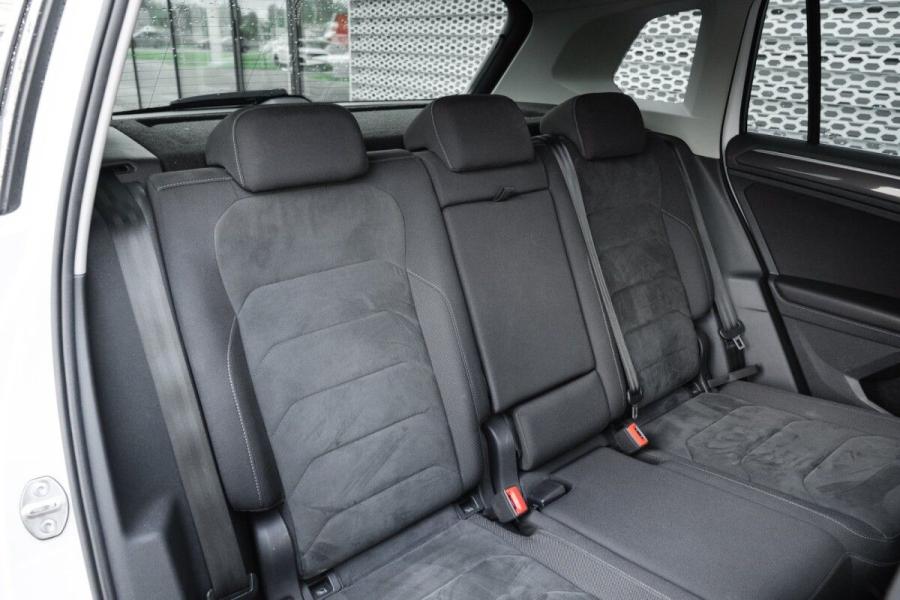 White Volkswagen Tiguan 2019 in Marupe, with an engine capacity of 2.00 L and mileage of 164 thousand km for 22150 €, photo 31 on AUTOMOTO.COM.LV