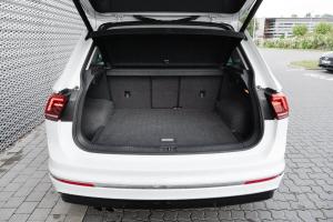 White Volkswagen Tiguan 2019 in Marupe, with an engine capacity of 2.00 L and mileage of 164 thousand km for 22150 €, photo 33 on AUTOMOTO.COM.LV