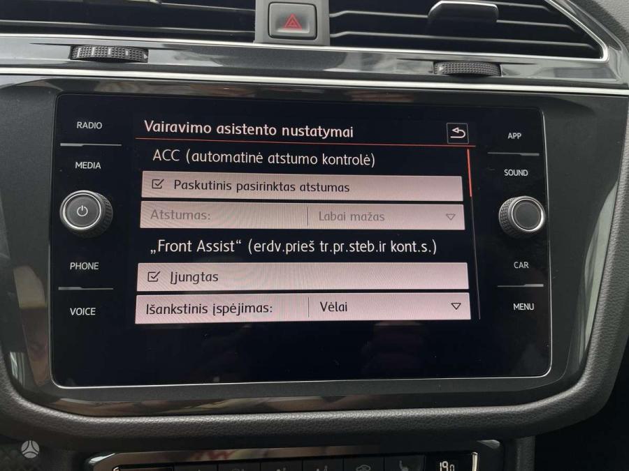 Balts Volkswagen Tiguan 2019 Viļņa, ar dzinēja tilpumu 1.98 L un nobraukumu 92 tūkst. km par 21500 €, foto 24 vietnē AUTOMOTO.COM.LV