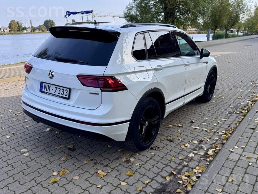 White Volkswagen Tiguan 2019 in Liepaja, with an engine capacity of 2.00 L and mileage of 151 thousand km for 22300 €, photo 4 on AUTOMOTO.COM.LV