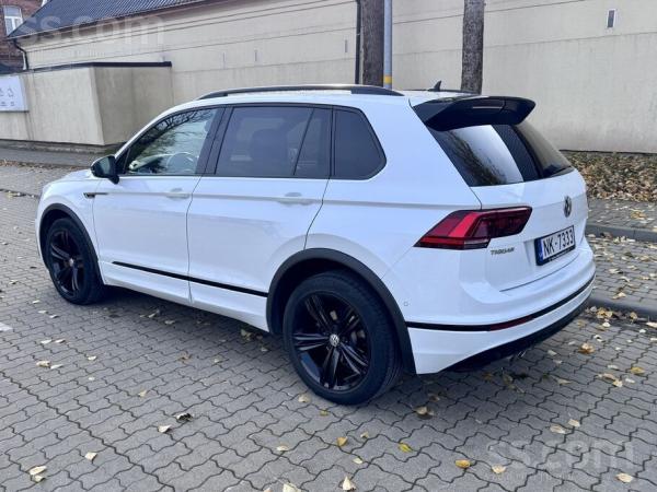 Volkswagen Tiguan 2019 in Liepaja on AUTOMOTO.COM.LV White Volkswagen Tiguan 2019 in Liepaja, with an engine capacity of 2.00 L and mileage of 151 thousand km for 22300 €, photo 5 on AUTOMOTO.COM.LV