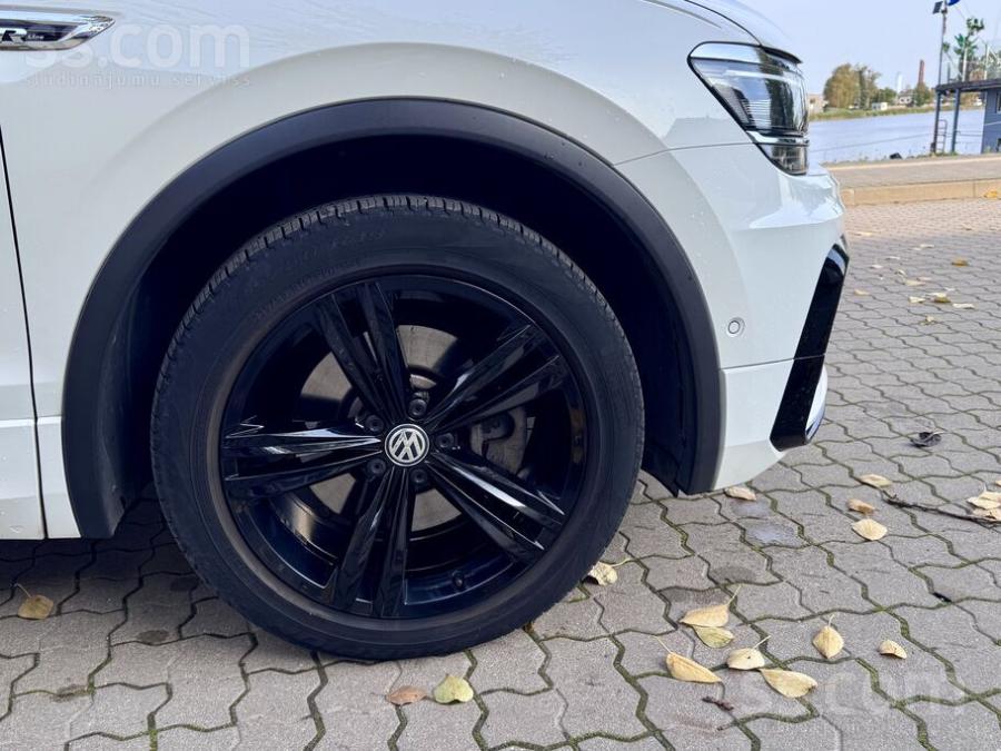 White Volkswagen Tiguan 2019 in Liepaja, with an engine capacity of 2.00 L and mileage of 151 thousand km for 22300 €, photo 6 on AUTOMOTO.COM.LV