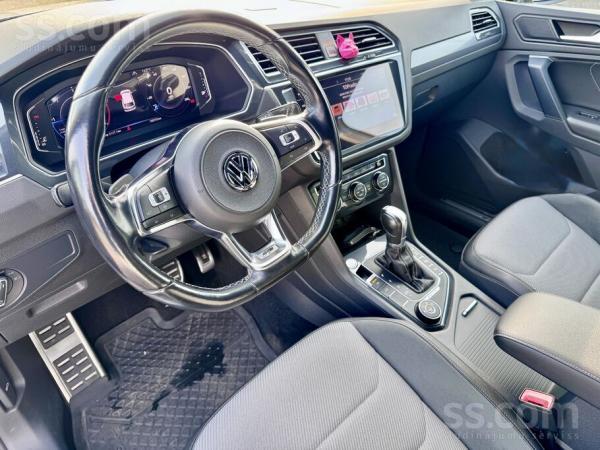 Volkswagen Tiguan 2019 in Liepaja on AUTOMOTO.COM.LV White Volkswagen Tiguan 2019 in Liepaja, with an engine capacity of 2.00 L and mileage of 151 thousand km for 22300 €, photo 8 on AUTOMOTO.COM.LV