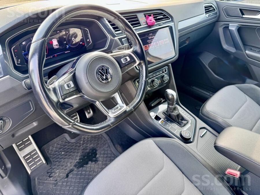 White Volkswagen Tiguan 2019 in Liepaja, with an engine capacity of 2.00 L and mileage of 151 thousand km for 22300 €, photo 8 on AUTOMOTO.COM.LV