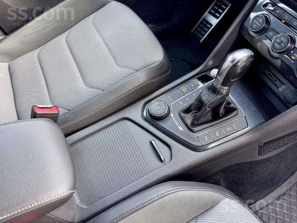 Volkswagen Tiguan 2019 in Liepaja on AUTOMOTO.COM.LV White Volkswagen Tiguan 2019 in Liepaja, with an engine capacity of 2.00 L and mileage of 151 thousand km for 22300 €, photo 9 on AUTOMOTO.COM.LV