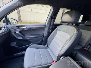 White Volkswagen Tiguan 2019 in Liepaja, with an engine capacity of 2.00 L and mileage of 151 thousand km for 22300 €, photo 11 on AUTOMOTO.COM.LV