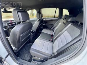 White Volkswagen Tiguan 2019 in Liepaja, with an engine capacity of 2.00 L and mileage of 151 thousand km for 22300 €, photo 12 on AUTOMOTO.COM.LV