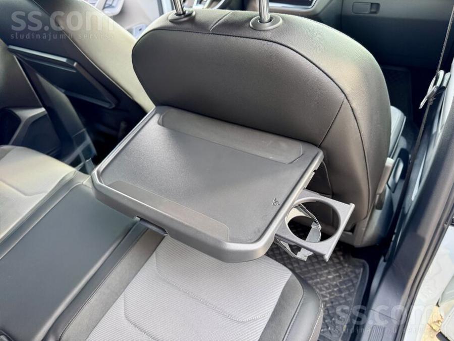 White Volkswagen Tiguan 2019 in Liepaja, with an engine capacity of 2.00 L and mileage of 151 thousand km for 22300 €, photo 13 on AUTOMOTO.COM.LV