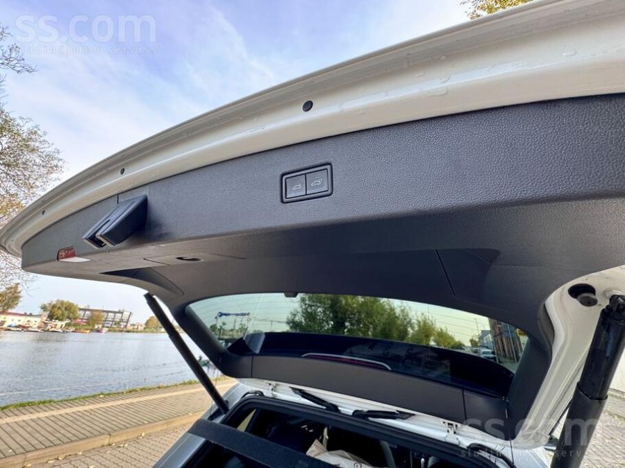 White Volkswagen Tiguan 2019 in Liepaja, with an engine capacity of 2.00 L and mileage of 151 thousand km for 22300 €, photo 17 on AUTOMOTO.COM.LV