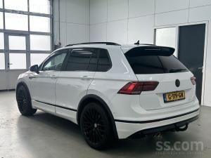White Volkswagen Tiguan 2019 in Riga, with an engine capacity of 1.50 L and mileage of 212 thousand km for 19300 €, photo 5 on AUTOMOTO.COM.LV
