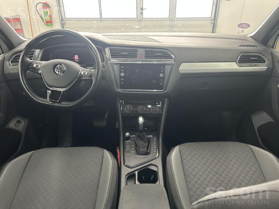 White Volkswagen Tiguan 2019 in Riga, with an engine capacity of 1.50 L and mileage of 212 thousand km for 19300 €, photo 7 on AUTOMOTO.COM.LV