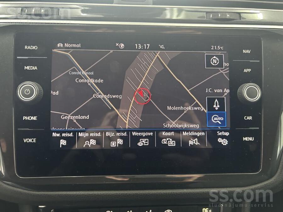 White Volkswagen Tiguan 2019 in Riga, with an engine capacity of 1.50 L and mileage of 212 thousand km for 19300 €, photo 14 on AUTOMOTO.COM.LV