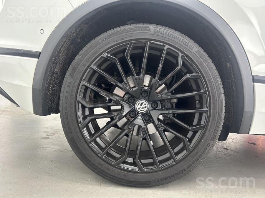 White Volkswagen Tiguan 2019 in Riga, with an engine capacity of 1.50 L and mileage of 212 thousand km for 19300 €, photo 16 on AUTOMOTO.COM.LV