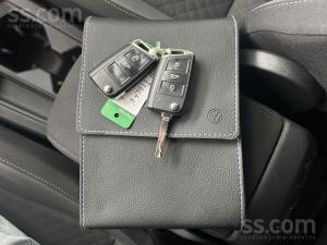 White Volkswagen Tiguan 2019 in Riga, with an engine capacity of 1.50 L and mileage of 212 thousand km for 19300 €, photo 17 on AUTOMOTO.COM.LV