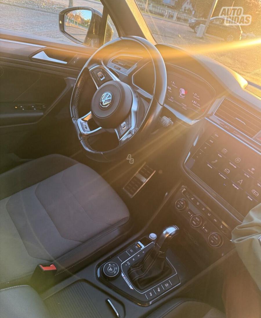White Volkswagen Tiguan 2019 in Silute, with an engine capacity of 2.00 L and mileage of 100 thousand km for 22000 €, photo 12 on AUTOMOTO.COM.LV