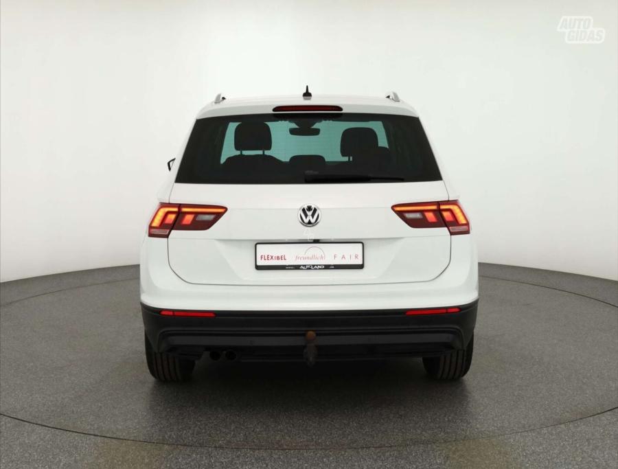 Balts Volkswagen Tiguan 2020 Kauņa, ar dzinēja tilpumu 1.50 L un nobraukumu 96 tūkst. km par 24450 €, foto 4 vietnē AUTOMOTO.COM.LV