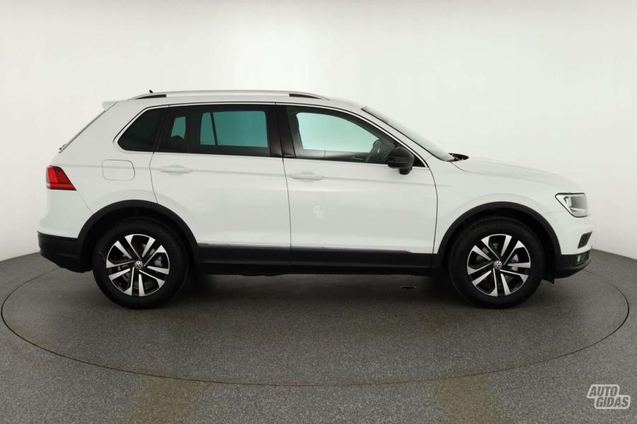 Balts Volkswagen Tiguan 2020 Kauņa, ar dzinēja tilpumu 1.50 L un nobraukumu 96 tūkst. km par 24450 €, foto 6 vietnē AUTOMOTO.COM.LV