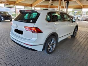 White Volkswagen Tiguan 2020 in Kaunas, with an engine capacity of 2.00 L and mileage of 62 thousand km for 29600 €, photo 3 on AUTOMOTO.COM.LV