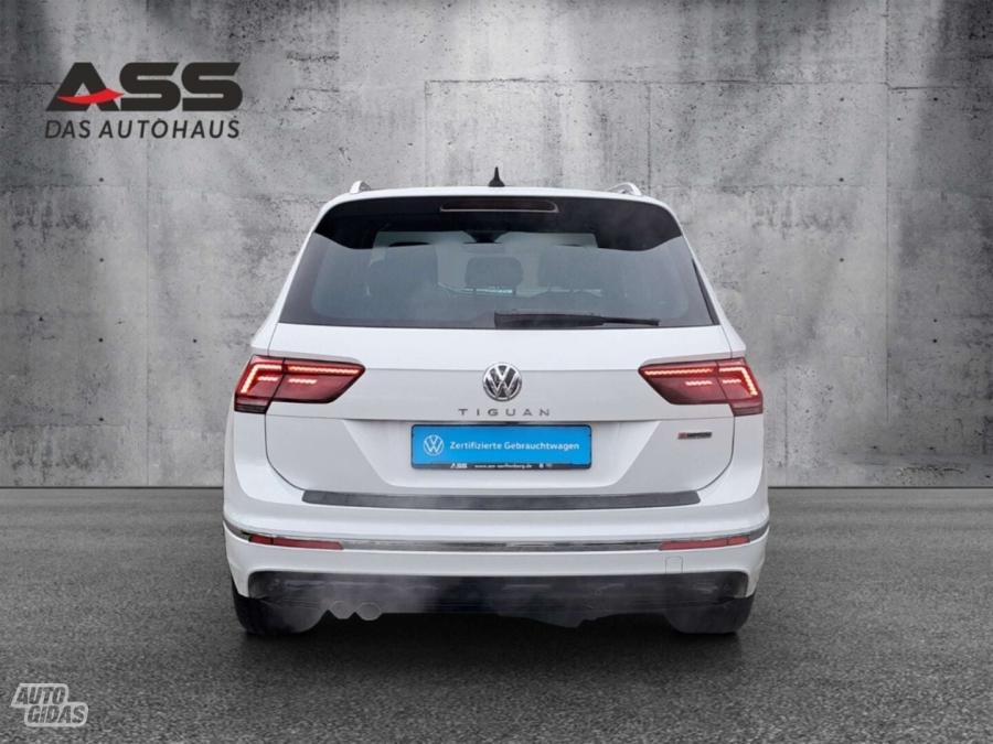 White Volkswagen Tiguan 2020 in Kaunas, with an engine capacity of 2.00 L and mileage of 93 thousand km for 30424 €, photo 4 on AUTOMOTO.COM.LV