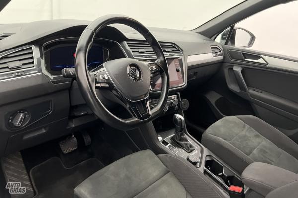 White Volkswagen Tiguan 2020 in Kaunas, with an engine capacity of 0.00 L and mileage of 83 thousand km for 29297 €, photo 10 on AUTOMOTO.COM.LV