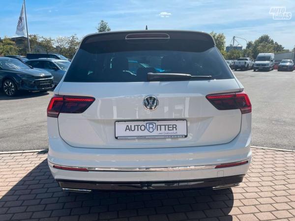 White Volkswagen Tiguan 2020 in Kaunas, with an engine capacity of 2.00 L and mileage of 34 thousand km for 32690 €, photo 5 on AUTOMOTO.COM.LV