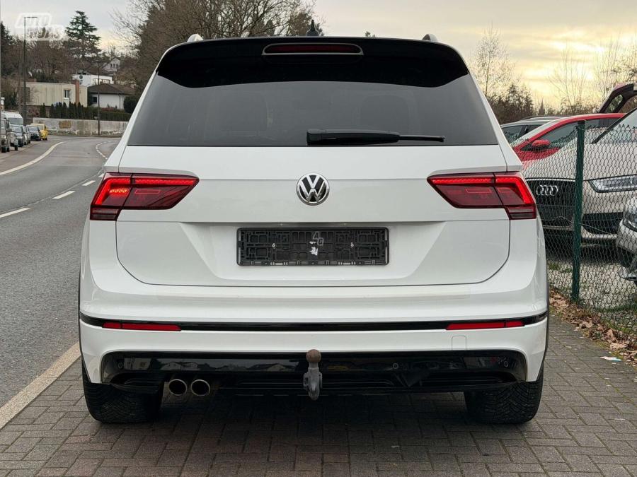 White Volkswagen Tiguan 2020 in Kaunas, with an engine capacity of 0.00 L and mileage of 92 thousand km for 29095 €, photo 9 on AUTOMOTO.COM.LV