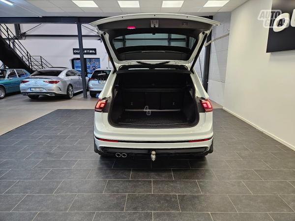 White Volkswagen Tiguan 2020 in Kaunas, with an engine capacity of 0.00 L and mileage of 69 thousand km for 30212 €, photo 6 on AUTOMOTO.COM.LV