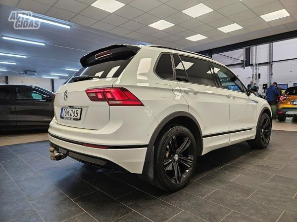 White Volkswagen Tiguan 2020 in Kaunas, with an engine capacity of 0.00 L and mileage of 69 thousand km for 30212 €, photo 8 on AUTOMOTO.COM.LV