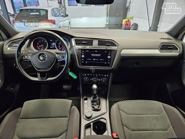 White Volkswagen Tiguan 2020 in Kaunas, with an engine capacity of 0.00 L and mileage of 69 thousand km for 30212 €, photo 10 on AUTOMOTO.COM.LV