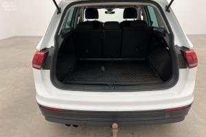 White Volkswagen Tiguan 2020 in Kaunas, with an engine capacity of 0.00 L and mileage of 79 thousand km for 26495 €, photo 12 on AUTOMOTO.COM.LV