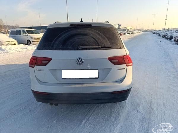 Balts Volkswagen Tiguan 2020 Avižieniai, ar dzinēja tilpumu 2.00 L un nobraukumu 125 tūkst. km par 19500 €, foto 4 vietnē AUTOMOTO.COM.LV