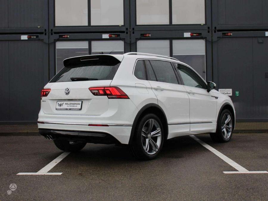 White Volkswagen Tiguan 2020 in Vilnius, with an engine capacity of 1.50 L and mileage of 130 thousand km for 21490 €, photo 3 on AUTOMOTO.COM.LV