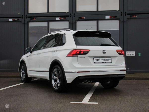 White Volkswagen Tiguan 2020 in Vilnius, with an engine capacity of 1.50 L and mileage of 130 thousand km for 21490 €, photo 4 on AUTOMOTO.COM.LV