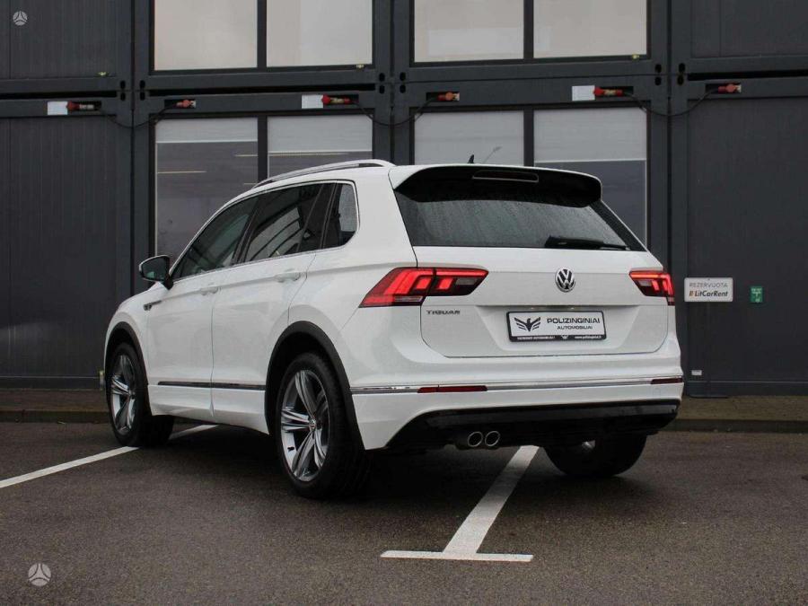 White Volkswagen Tiguan 2020 in Vilnius, with an engine capacity of 1.50 L and mileage of 130 thousand km for 21490 €, photo 4 on AUTOMOTO.COM.LV
