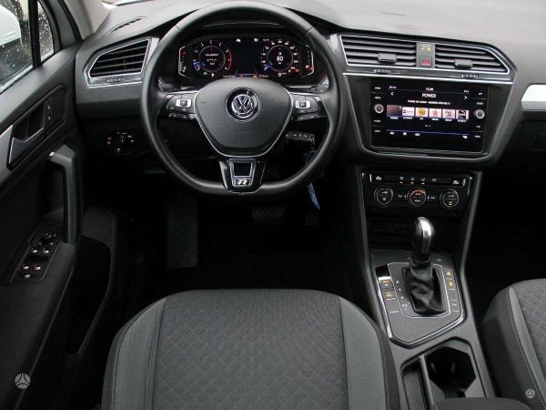 White Volkswagen Tiguan 2020 in Vilnius, with an engine capacity of 1.50 L and mileage of 130 thousand km for 21490 €, photo 7 on AUTOMOTO.COM.LV
