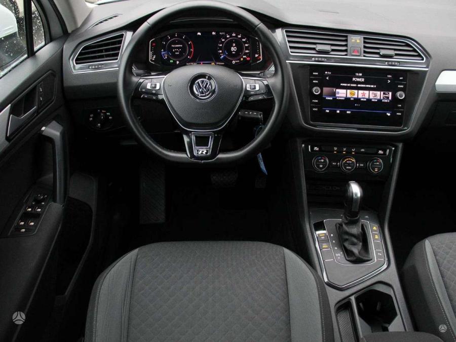 White Volkswagen Tiguan 2020 in Vilnius, with an engine capacity of 1.50 L and mileage of 130 thousand km for 21490 €, photo 7 on AUTOMOTO.COM.LV