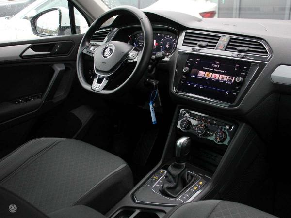 White Volkswagen Tiguan 2020 in Vilnius, with an engine capacity of 1.50 L and mileage of 130 thousand km for 21490 €, photo 8 on AUTOMOTO.COM.LV