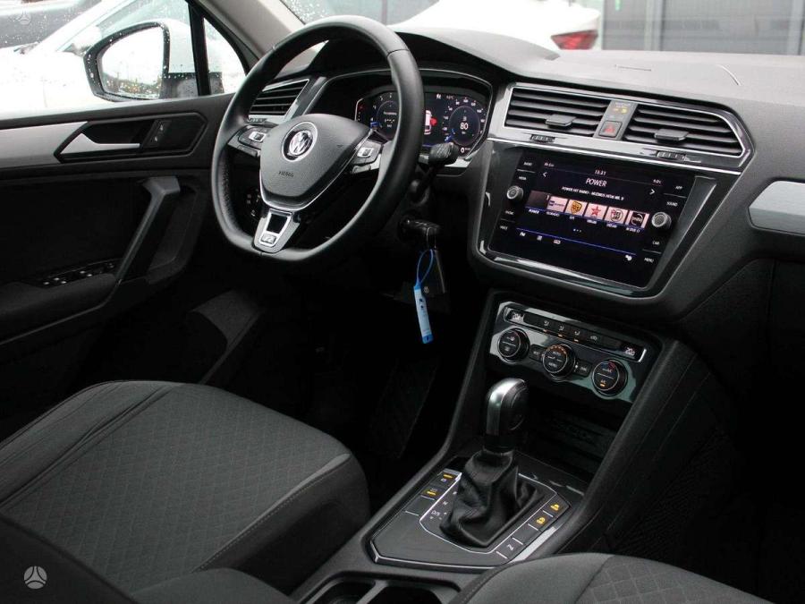 White Volkswagen Tiguan 2020 in Vilnius, with an engine capacity of 1.50 L and mileage of 130 thousand km for 21490 €, photo 8 on AUTOMOTO.COM.LV
