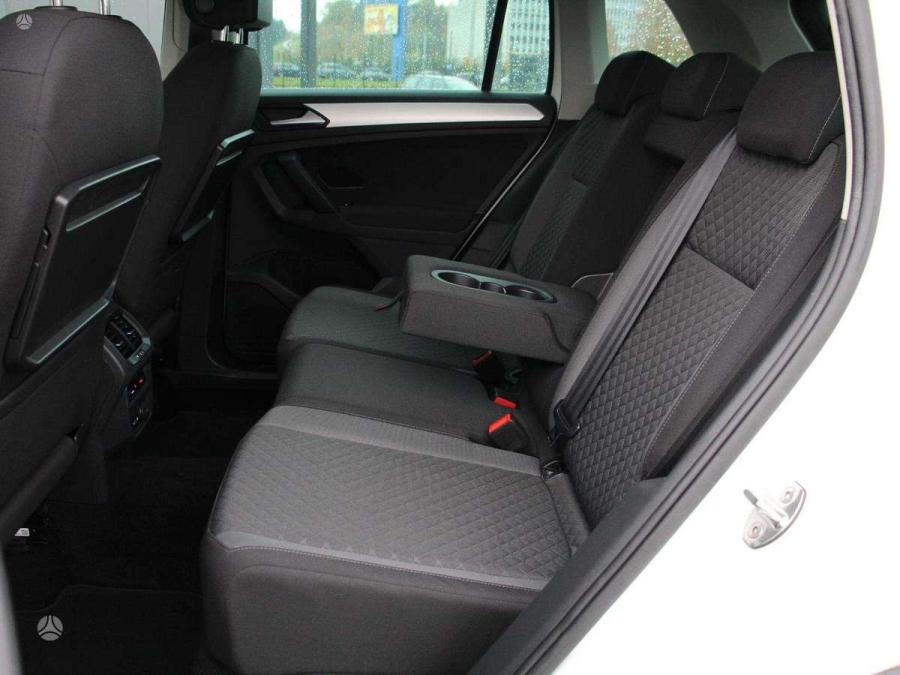 White Volkswagen Tiguan 2020 in Vilnius, with an engine capacity of 1.50 L and mileage of 130 thousand km for 21490 €, photo 17 on AUTOMOTO.COM.LV