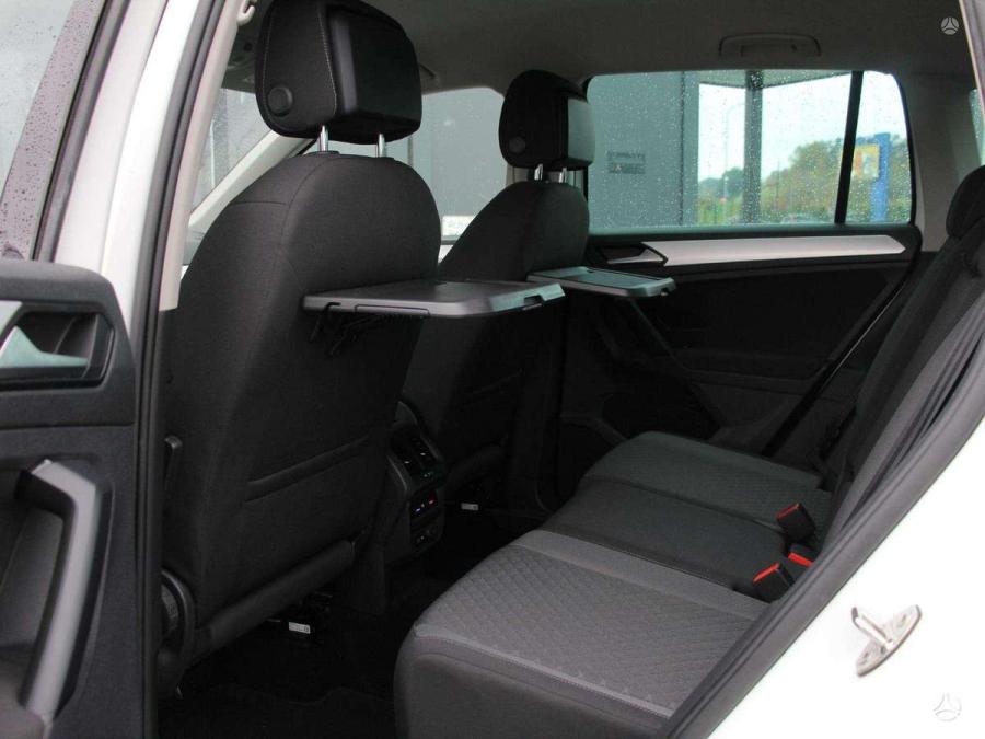 White Volkswagen Tiguan 2020 in Vilnius, with an engine capacity of 1.50 L and mileage of 130 thousand km for 21490 €, photo 18 on AUTOMOTO.COM.LV
