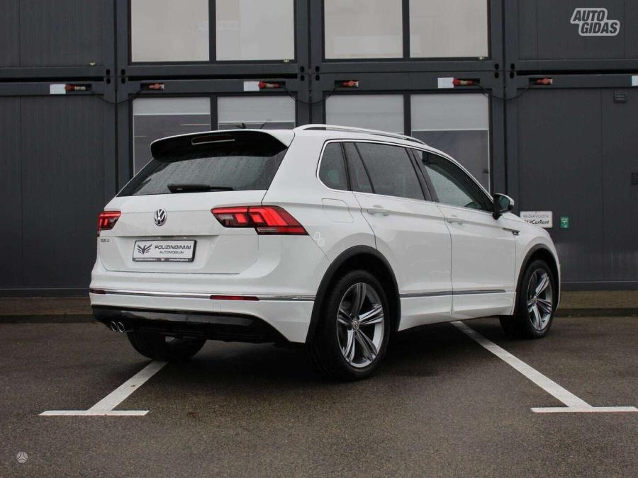 White Volkswagen Tiguan 2020 in Vilnius, with an engine capacity of 1.50 L and mileage of 130 thousand km for 21000 €, photo 4 on AUTOMOTO.COM.LV