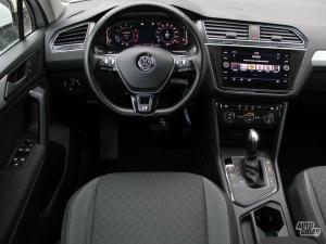 White Volkswagen Tiguan 2020 in Vilnius, with an engine capacity of 1.50 L and mileage of 130 thousand km for 21000 €, photo 8 on AUTOMOTO.COM.LV