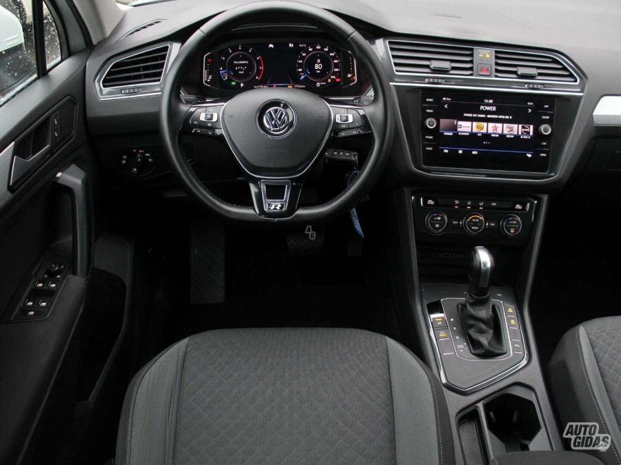 White Volkswagen Tiguan 2020 in Vilnius, with an engine capacity of 1.50 L and mileage of 130 thousand km for 21000 €, photo 8 on AUTOMOTO.COM.LV